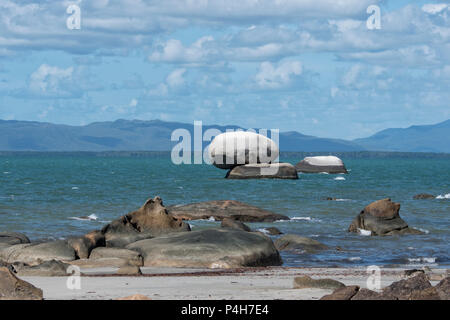 Scenic view of Quintell Beach, Lockhart River, Cape York Peninsula ...
