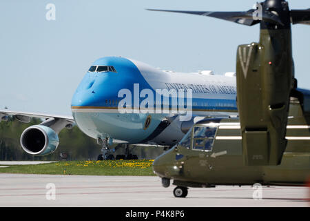 President Donald Trump arrives on Air Force One, Tuesday, Jan. 27, 2026 ...