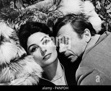 UN SOIR UN TRAIN (1968) YVES MONTAND, ANOUK AIMEE, ANDREW DELVAUX (DIR ...