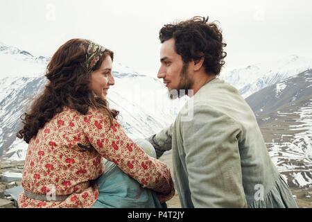 ALI AND NINO, l-r: Adam Bakri, Maria Valverde, 2016 Stock Photo - Alamy