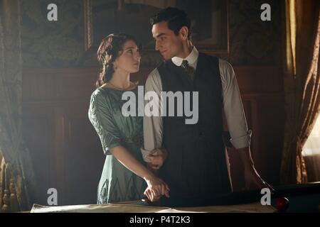 ALI AND NINO, l-r: Adam Bakri, Maria Valverde, 2016 Stock Photo - Alamy