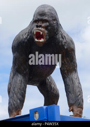 snarling gorilla on a container statue Stock Photo - Alamy