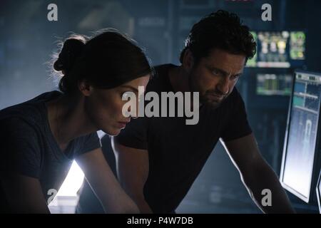 GEOSTORM, l-r: Gerard Butler, Alexandra Maria Lara, 2017. ©Warner Bros ...