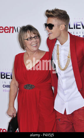 Diane Dale, Producer singer Justin Bieber, Pattie Mallette at the ...