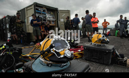 Demolition in Philippine Stock Photo - Alamy