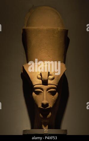 Statue of pharaoh Akhenaten. New Kingdom of Egypt. 18th Dynasty. The ...
