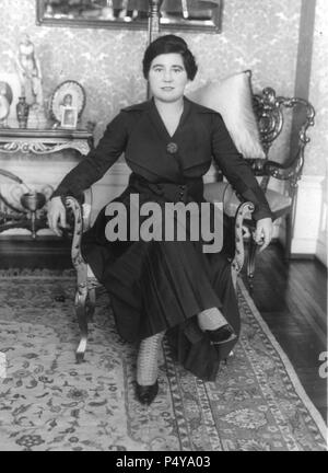 A full-length portrait of Australian singer Amy Castles, depicted ...