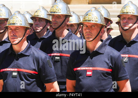 Firefighters from the 11th Batalion of French Fighters will defile in ...