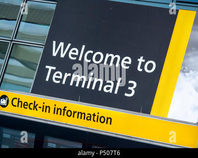 Welcome sign to London Heathrow Airport Terminal 5 Stock Photo ...