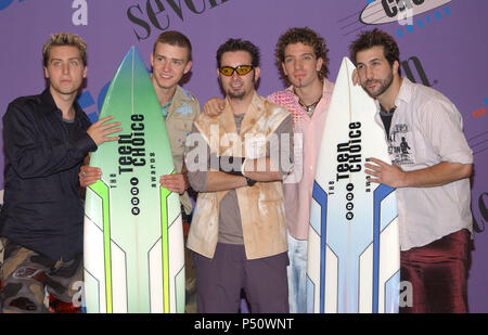 'NSync backstage at the Teen Choice Awards 2001 at the Universal ...