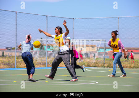 black african girl playing netball Stock Photo - Alamy