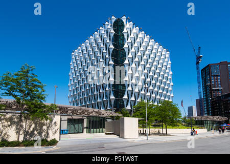 LONDON, UK - 18JUN2018: The newly opened US Embassy in Nine Elms ...