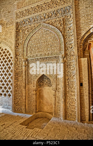 Isfahan Old Mosque mihrab Stock Photo - Alamy