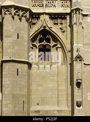 LEON. CATEDRAL. FACHADA PRINCIPAL. DETALLE TIMPANO LATERAL. ARTE GOTICO ...