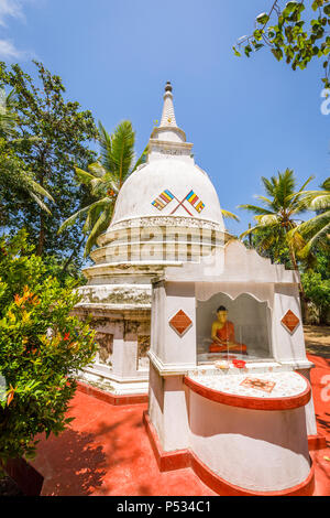 Buddhist stupa at Sri Wickramasinghe ancient temple, Maduwa Island ...
