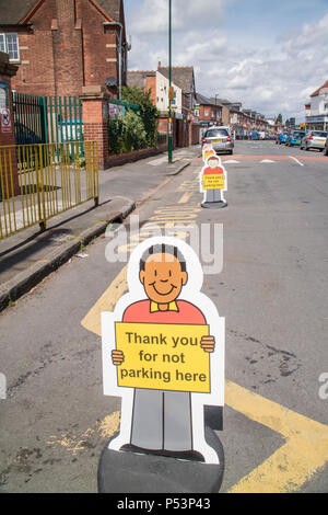 Polite signage outside a school in Selly Oak, Birmingham, UK Stock ...