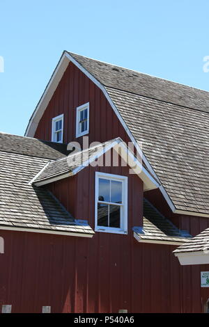 Traditional barn red building built for a farm Stock Photo - Alamy