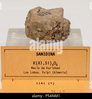 SANIDINA. Mineral de la clase de los silicatos Stock Photo - Alamy