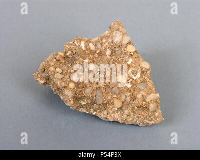 CONGLOMERADO. Roca sedimentaria formada por bloques inmersos en un ...