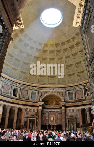 Walking the streets of Rome, beams of light illuminate the Pantheon ...