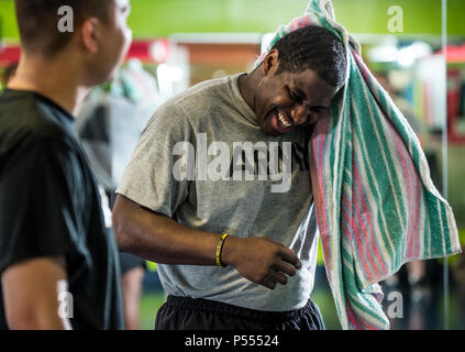 U.S. Army Reserve military police Soldiers from the 339th Military ...