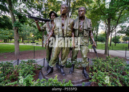 Three Soldiers, Servicemen, bronze statue sculpture on the National ...