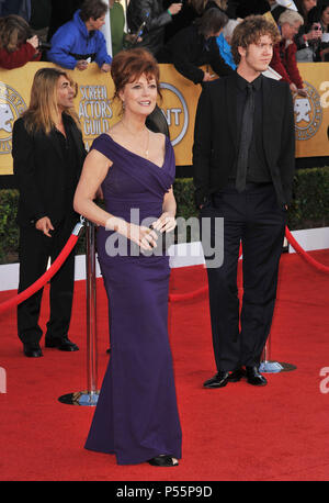 Actress Susan Sarandon (2-L) and her husband, actor Tim Robbins (R ...