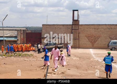 RWANDA, Gitarama , jail with 7500 prisoner , mostly for Hutu for ...