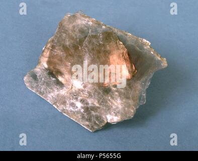 MICA MOSCOVITA. Especie más común del grupo de las micas. Conocida ...