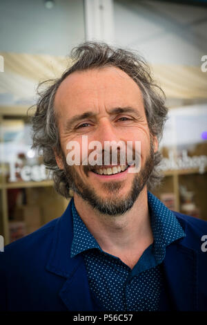 Steve Benbow from the London Honey Company, who tends the Tate Modern ...