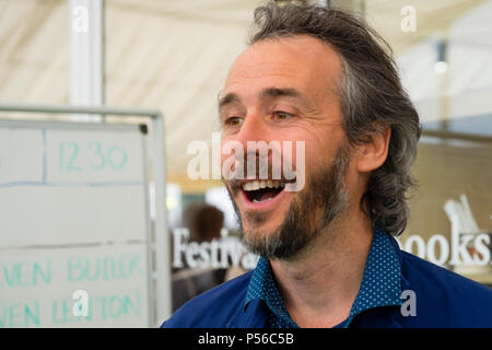 Steve Benbow from the London Honey Company, who tends the Tate Modern ...