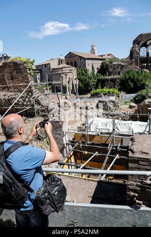 Colosseum archaeological park. Opening to the public excavation of ...