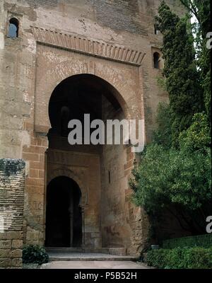 Entrada al recinto de la catedral y el templo de la tercera orden de ...