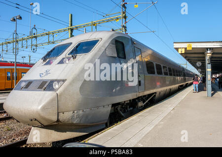 x2000 high speed train rail railway trains sweden swedish station SJ ...
