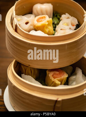 Steamed stuffed dim sum dumplings with prawn Stock Photo - Alamy