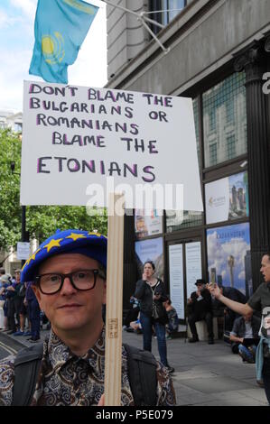 Man wearing EU beret. London, UK. 20th October, 2018. People's Vote ...