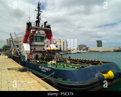 Stern Aft Deck Tug Boat Rope Ropes Pull Pulling Stock Photo - Alamy