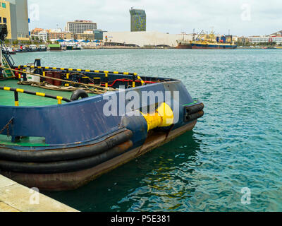 Stern Aft Deck Tug Boat Rope Ropes Pull Pulling Stock Photo - Alamy