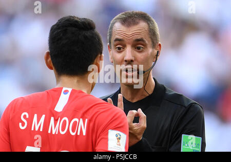 South Korea's Moon Seon-min, right, celebrates with his teammate Hwang ...