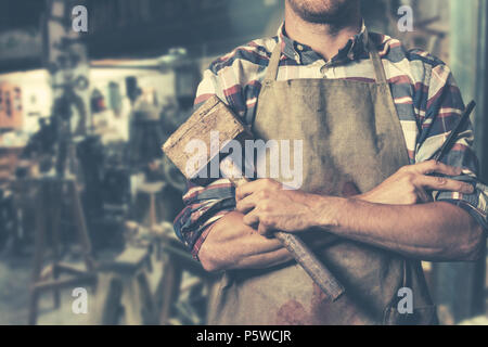 Hands of a carpenter working with chisel and hammer Stock Photo - Alamy