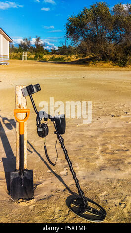 metal detector and spade Stock Photo - Alamy