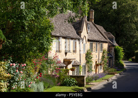 Cotswold cottages, Broad Campden, Gloucestershire, Cotswolds, England ...