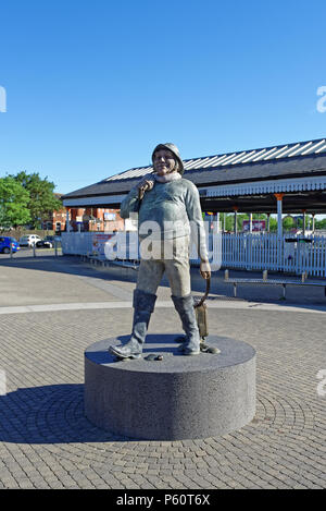JOLLY FISHERMAN STATUE IN SKEGNESS LINCOLNSHIRE ENGLAND UK Stock Photo ...