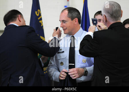 Klamath Falls, Oregon pin on map Stock Photo - Alamy