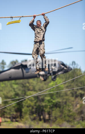 U.S. Army Rangers drop into Victory Pond in the 2021 Best Ranger ...
