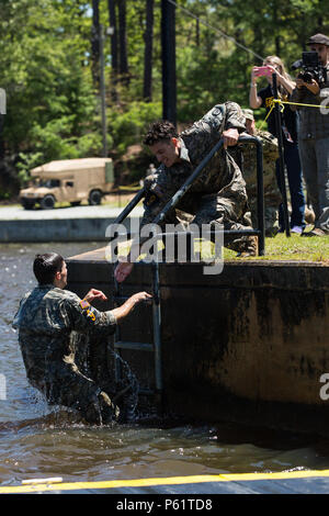 U.S. Army Capt. Dave Matthews, assigned to 25th Infantry Division ...