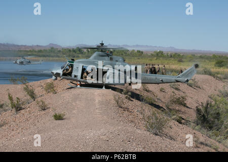 Marines from 1st Radio Reconnaissance Platoon, 1st Air Delivery Platoon ...