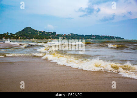 Foam wave at Lamai Beach in Koh Samui Stock Photo - Alamy