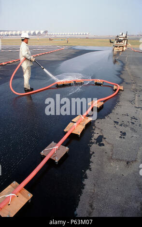 Runway grooving for skid resistance on the new international ...