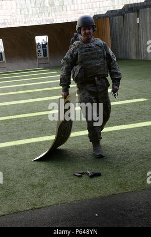 Pistol 25 meter target Stock Photo - Alamy